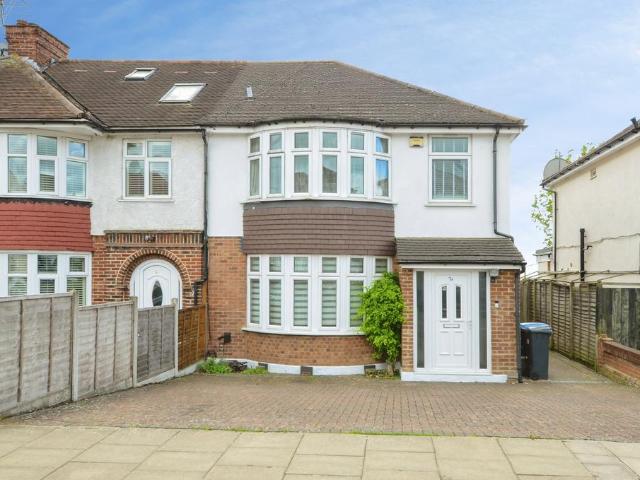 4 bedroom end of terrace house for sale