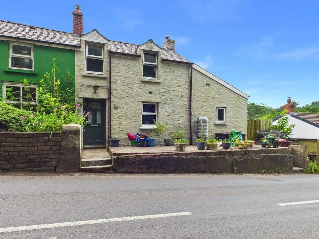 4 bedroom end of terrace house for sale