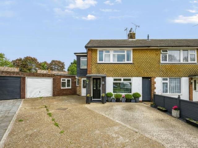 4 bedroom end of terrace house for sale