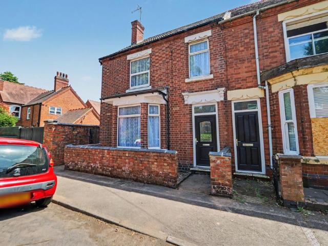 4 bedroom end of terrace house for sale