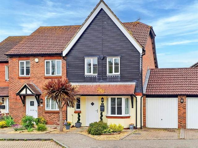 4 bedroom end of terrace house for sale