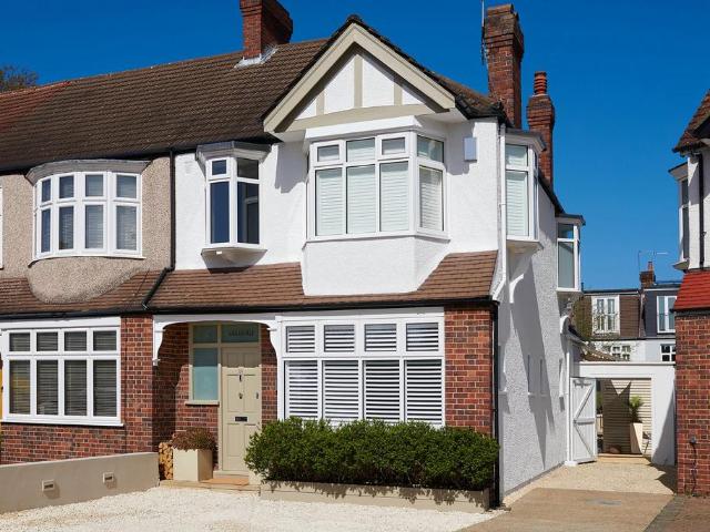 4 bedroom end of terrace house for sale