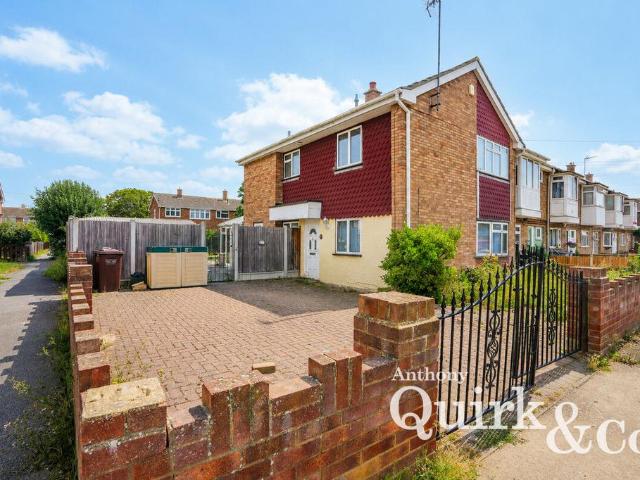 4 bedroom end of terrace house for sale