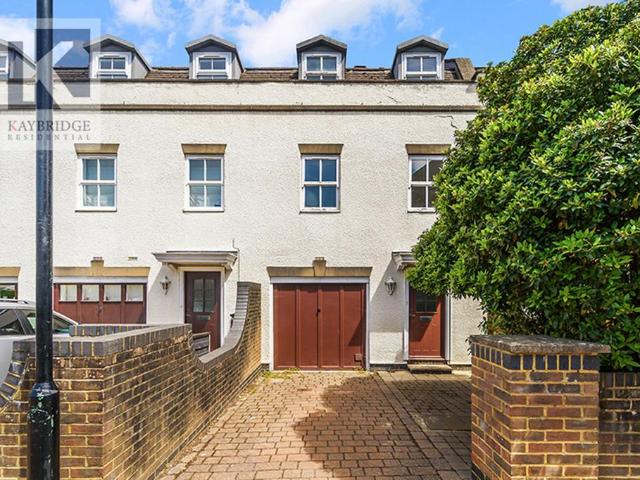 4 bedroom end of terrace house for sale