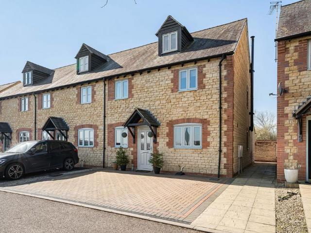 4 bedroom end of terrace house for sale