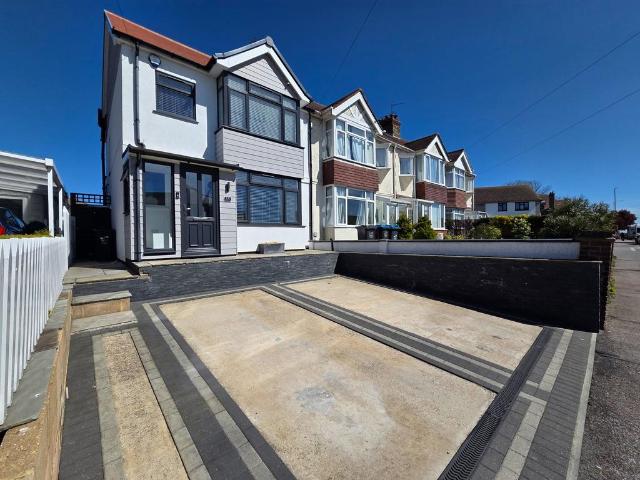 4 bedroom end of terrace house for sale