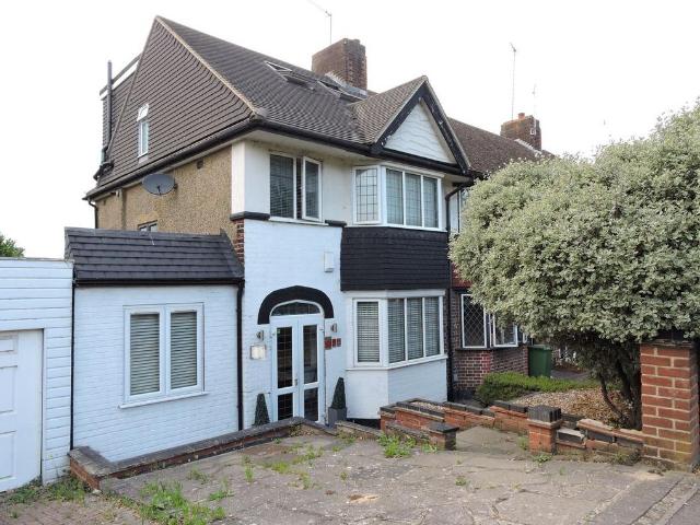 4 bedroom end of terrace house for sale