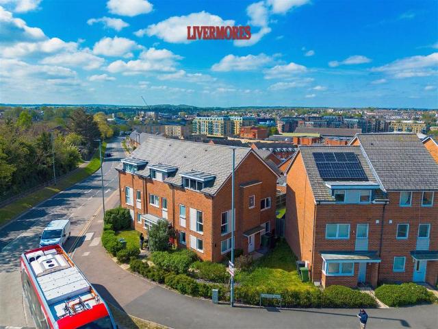 4 bedroom end of terrace house for sale