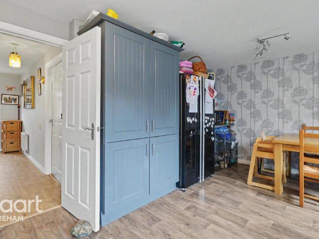 4 bedroom end of terrace house for sale