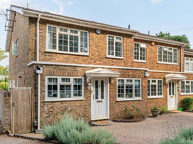 4 bedroom end of terrace house for sale