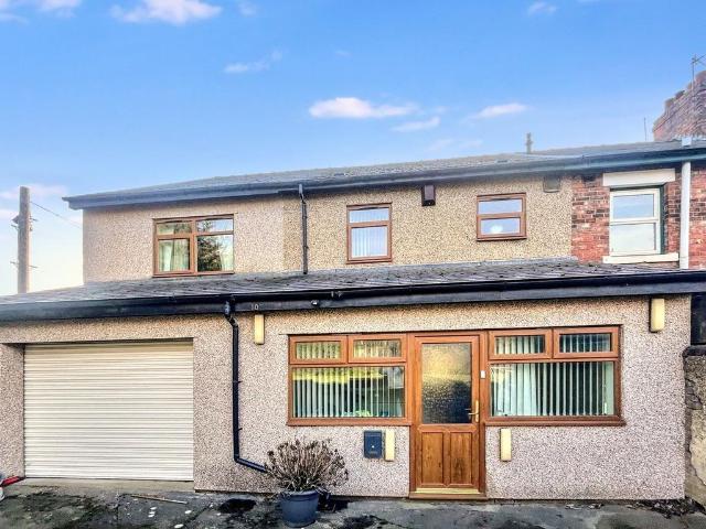 4 bedroom end of terrace house for sale