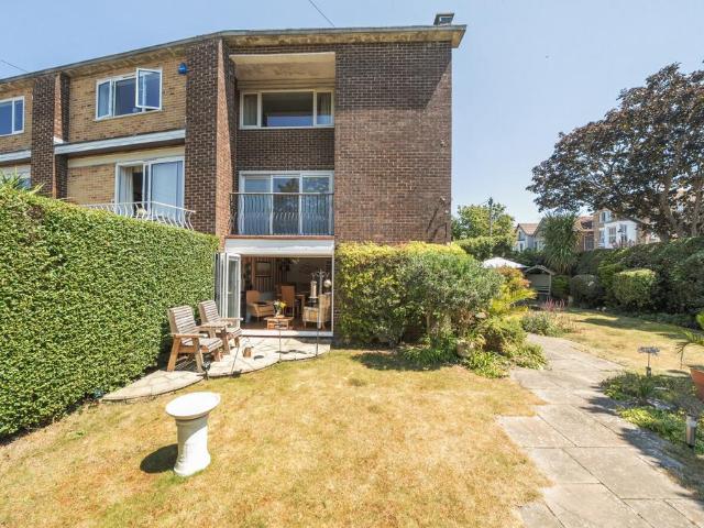 4 bedroom end of terrace house for sale