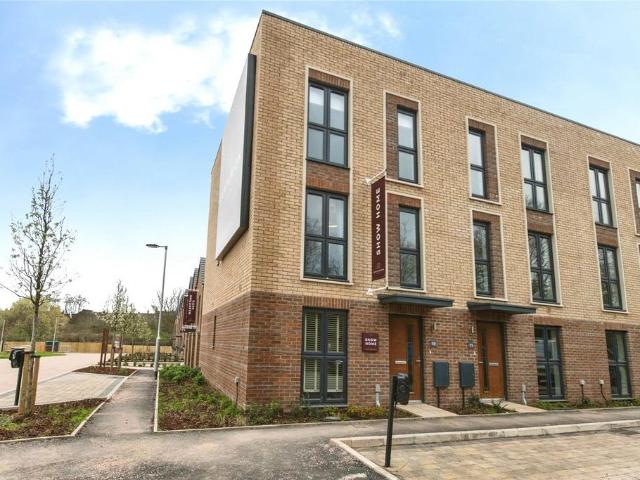 4 bedroom end of terrace house for sale