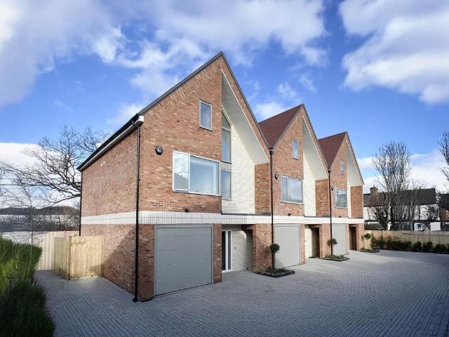 4 bedroom end of terrace house for sale