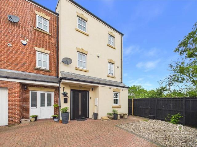 4 bedroom end of terrace house for sale
