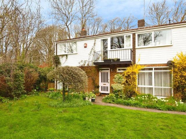 4 bedroom end of terrace house for sale