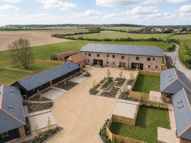 4 bedroom end of terrace house for sale