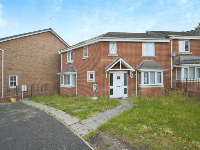 4 bedroom end of terrace house for sale
