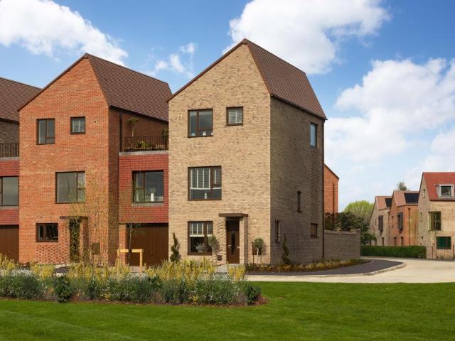 4 bedroom end of terrace house for sale