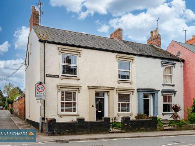 4 bedroom end of terrace house for sale