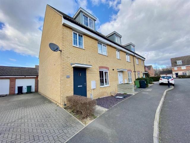 4 bedroom end of terrace house for sale
