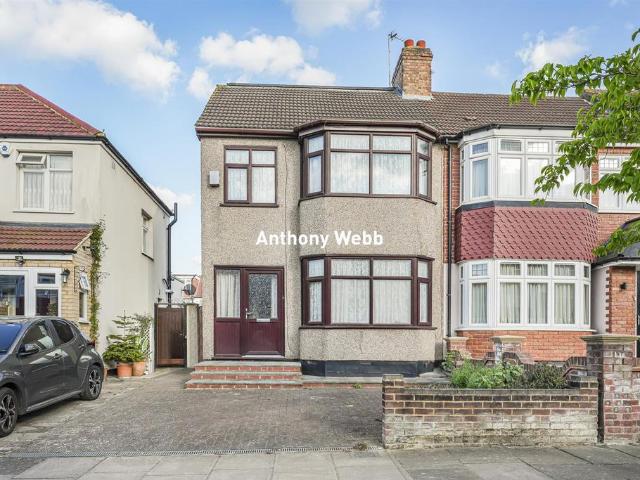 4 bedroom end of terrace house for sale