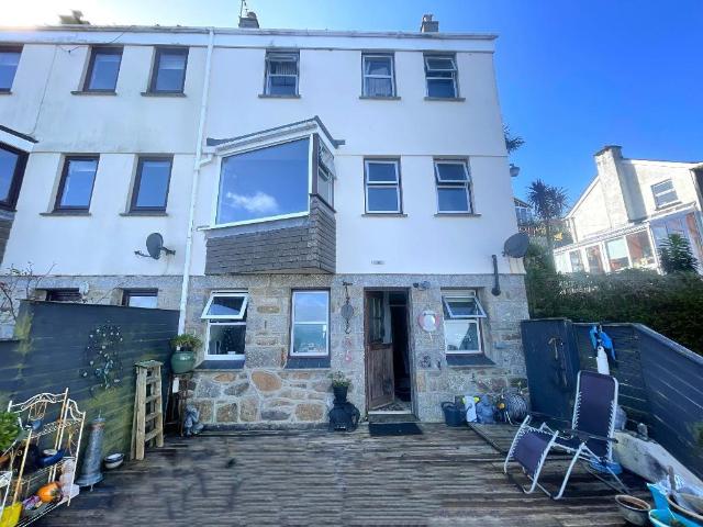 4 bedroom end of terrace house for sale