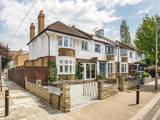 4 bedroom end of terrace house for sale