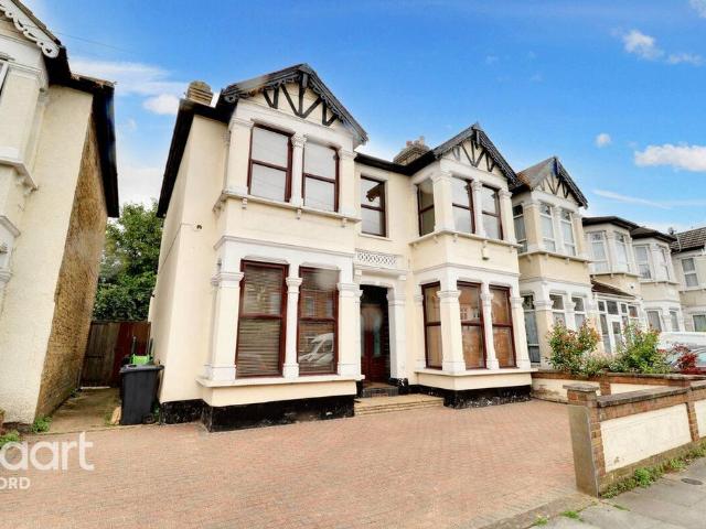 4 bedroom end of terrace house for sale