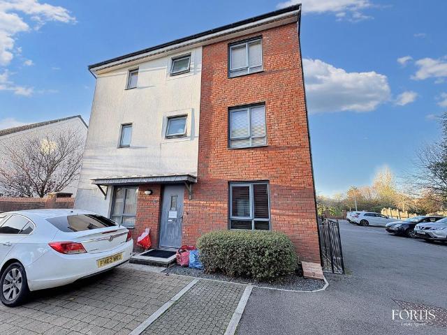 4 bedroom end of terrace house for sale