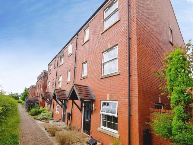 4 bedroom end of terrace house for sale