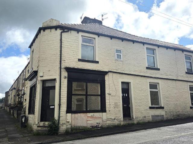 4 bedroom end of terrace house for sale