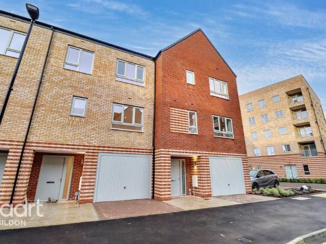 4 bedroom end of terrace house for sale