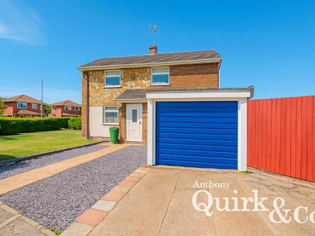 4 bedroom end of terrace house for sale