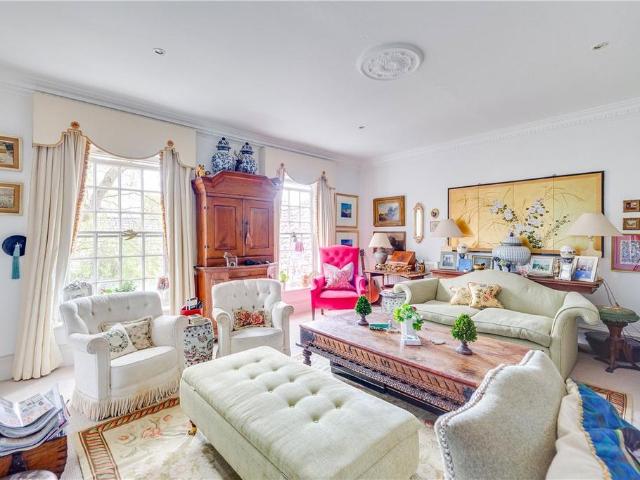 4 bedroom end of terrace house for sale