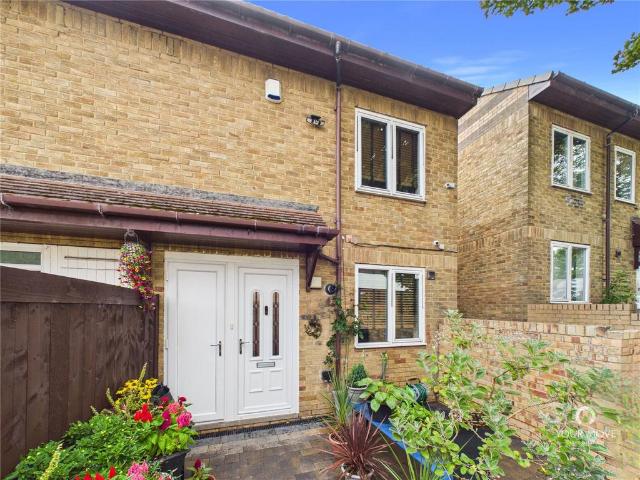 4 bedroom end of terrace house for sale
