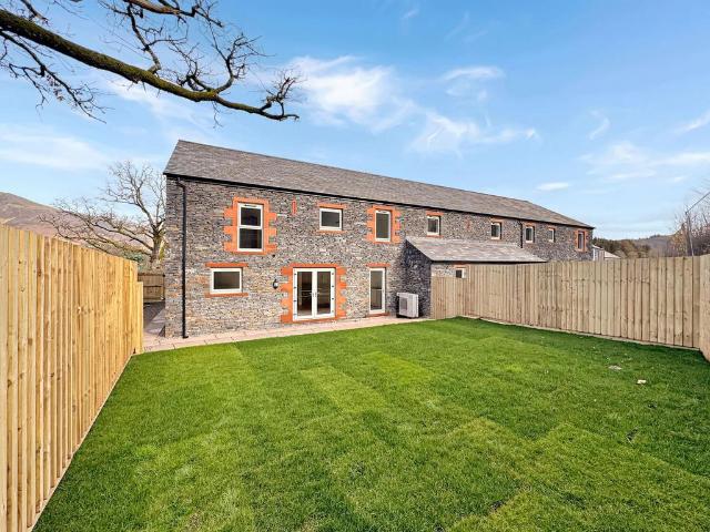 4 bedroom end of terrace house for sale