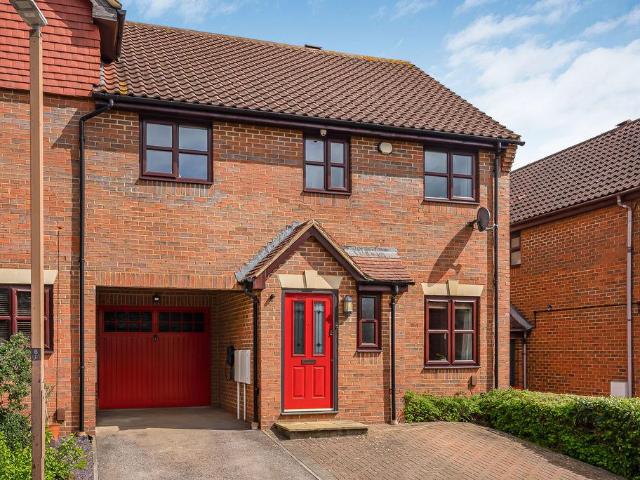 4 bedroom end of terrace house for sale