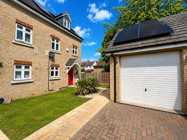4 bedroom end of terrace house for sale