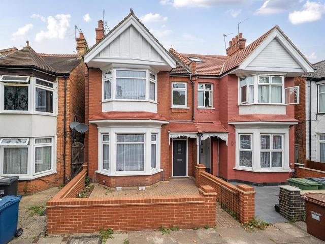4 bedroom end of terrace house for sale