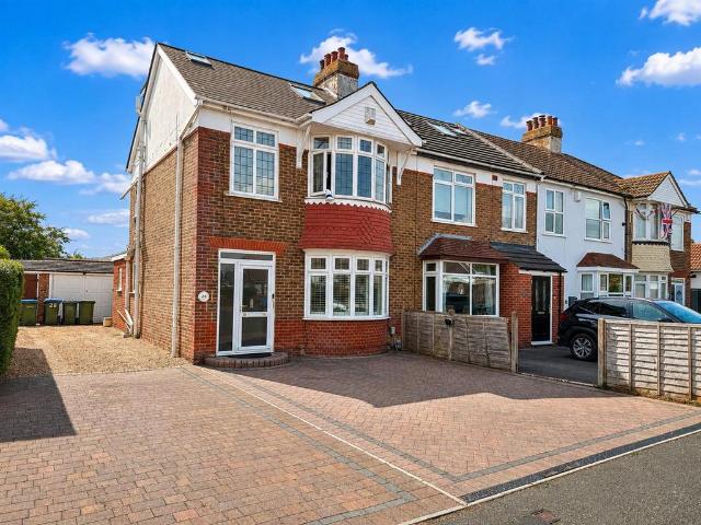 4 bedroom end of terrace house for sale