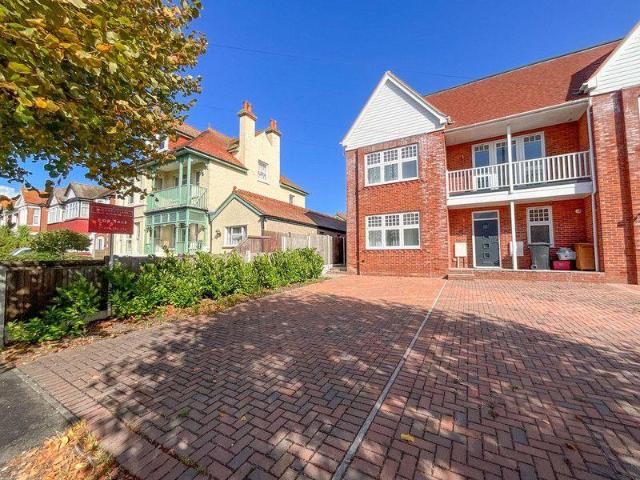 4 bedroom end of terrace house for sale