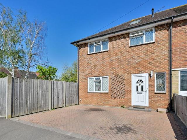 4 bedroom end of terrace house for sale