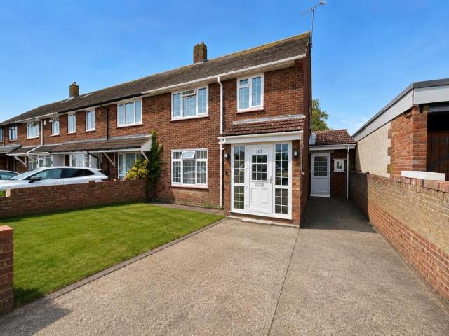 4 bedroom end of terrace house for sale