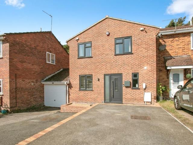 4 bedroom end of terrace house for sale