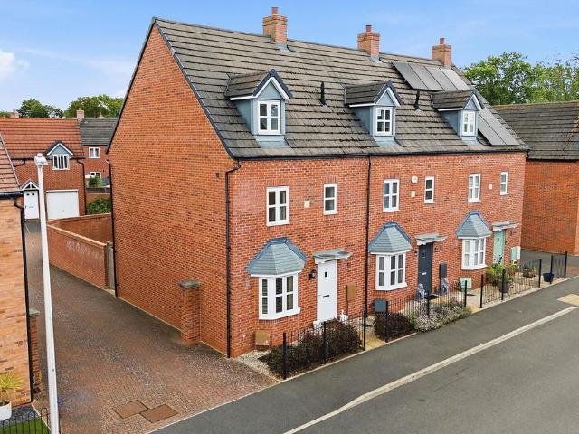 4 bedroom end of terrace house for sale