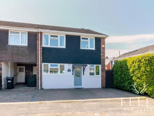 4 bedroom end of terrace house for sale