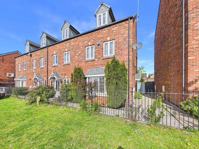 4 bedroom end of terrace house for sale