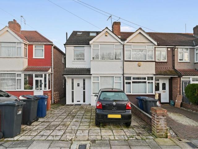 4 bedroom end of terrace house for sale