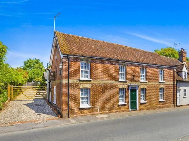 4 bedroom end of terrace house for sale